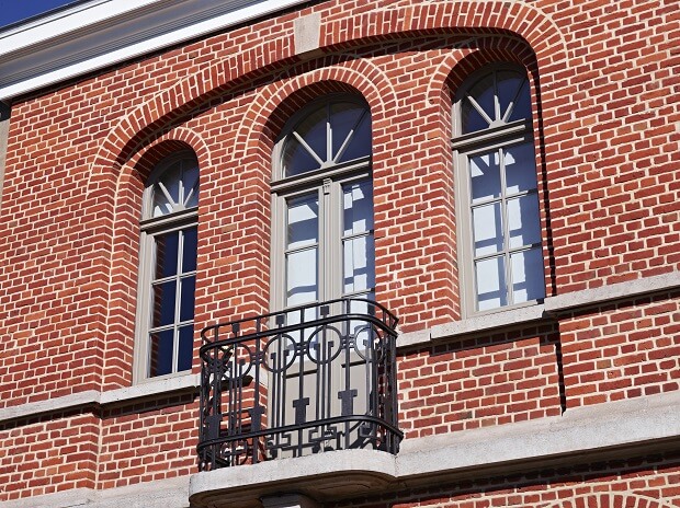 Quelles fenêtres s’harmonisent à votre façade en briques rouges ...